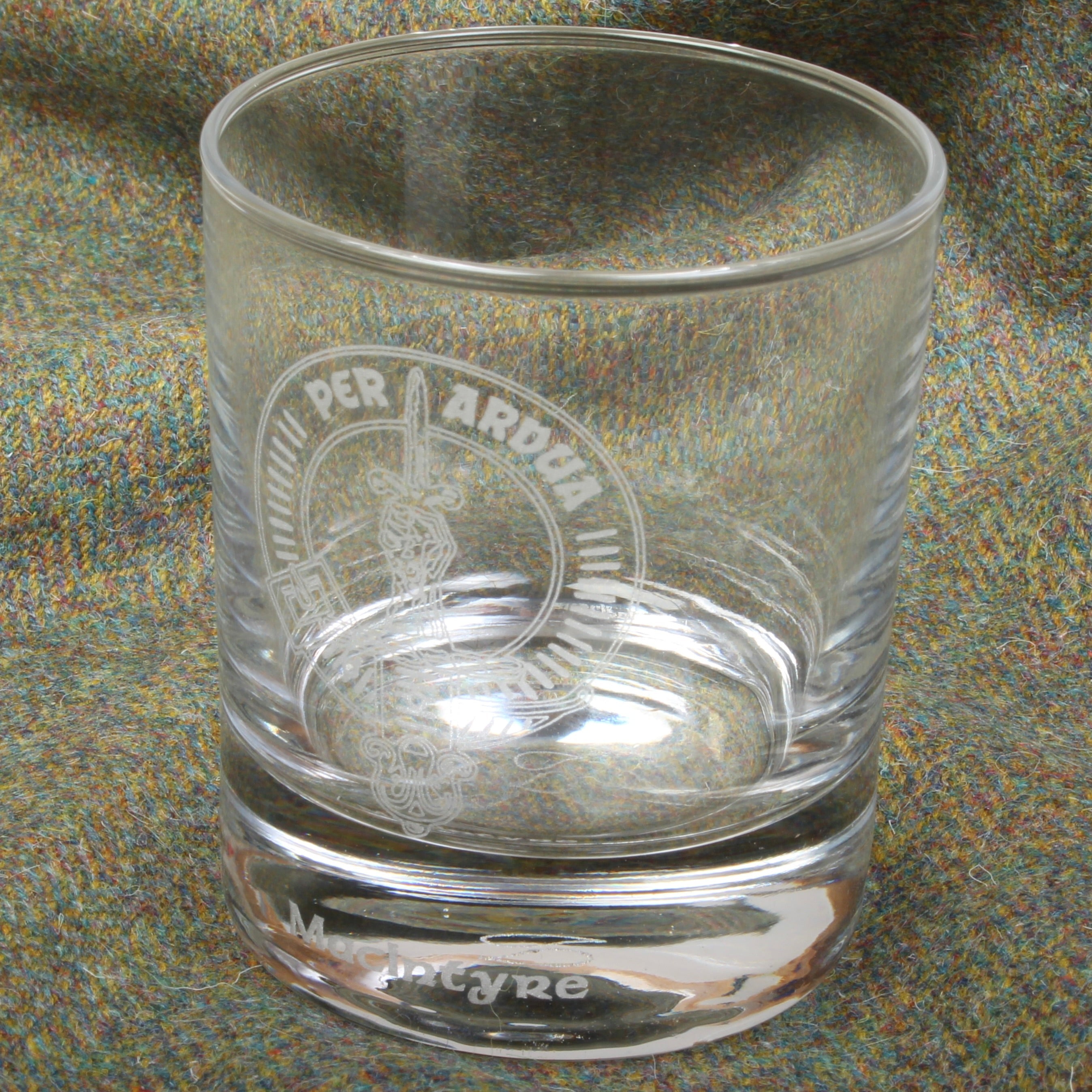 Clan Crest Whisky Glass with Davidson Crest